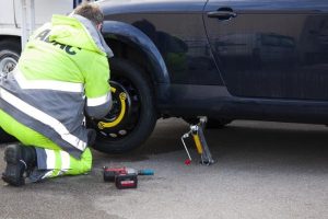 What To Do With Flat Tire At Night? - DrivingPress